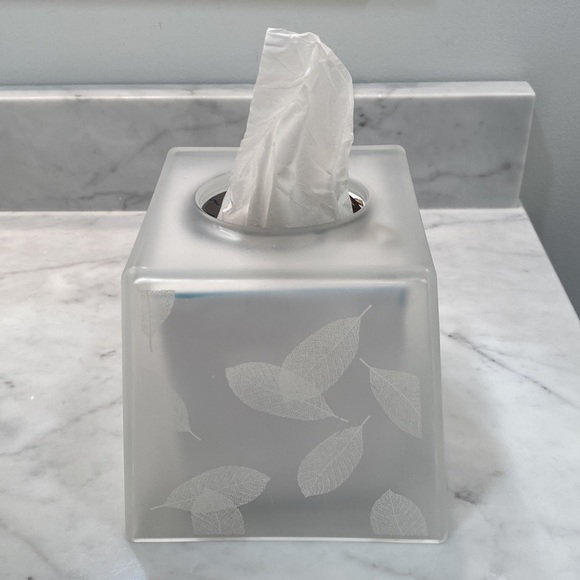 Accents | Nwot Opaque Tissue Box Cover With White Leaves Accent | Poshmark